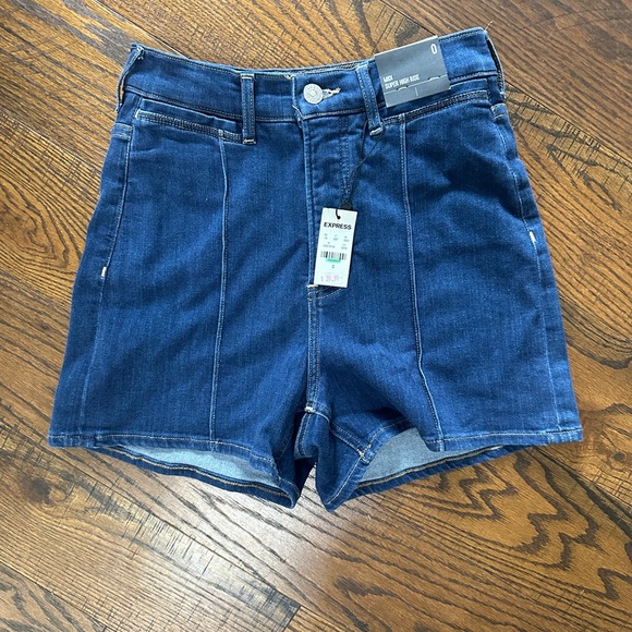 Express | Shorts | Nwt New Women Express Midi High Rise Original Shorts ...